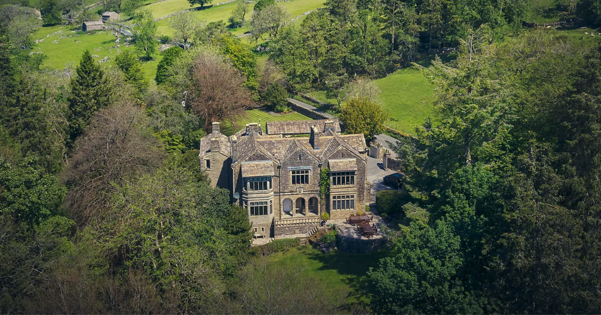 Netherstone Hall in North Yorkshire - Sleeps 16 - Big House Experience