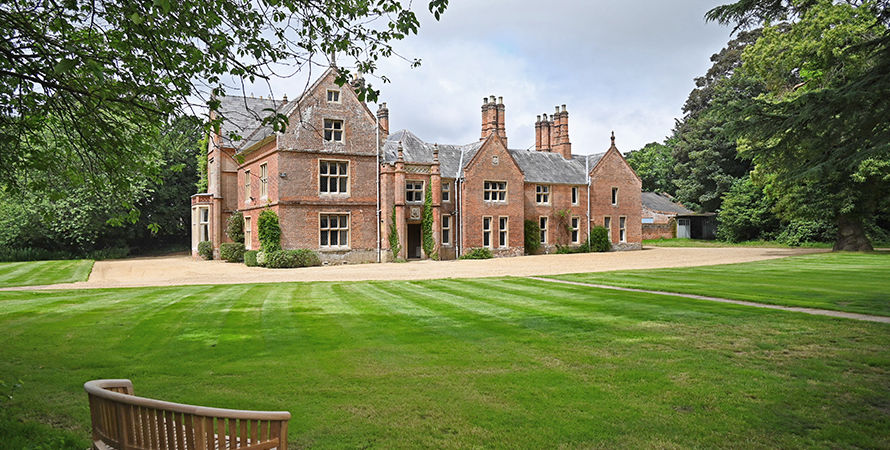 Manor Houses To Rent UK | Exceptional Quality - Big House Experience